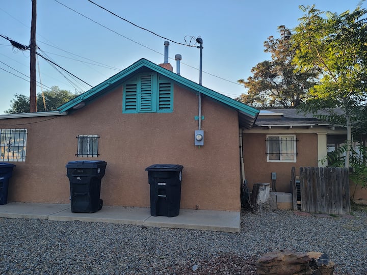 Lovely 1 Bedroom Close To Down Town
& Old Town - Albuquerque, NM