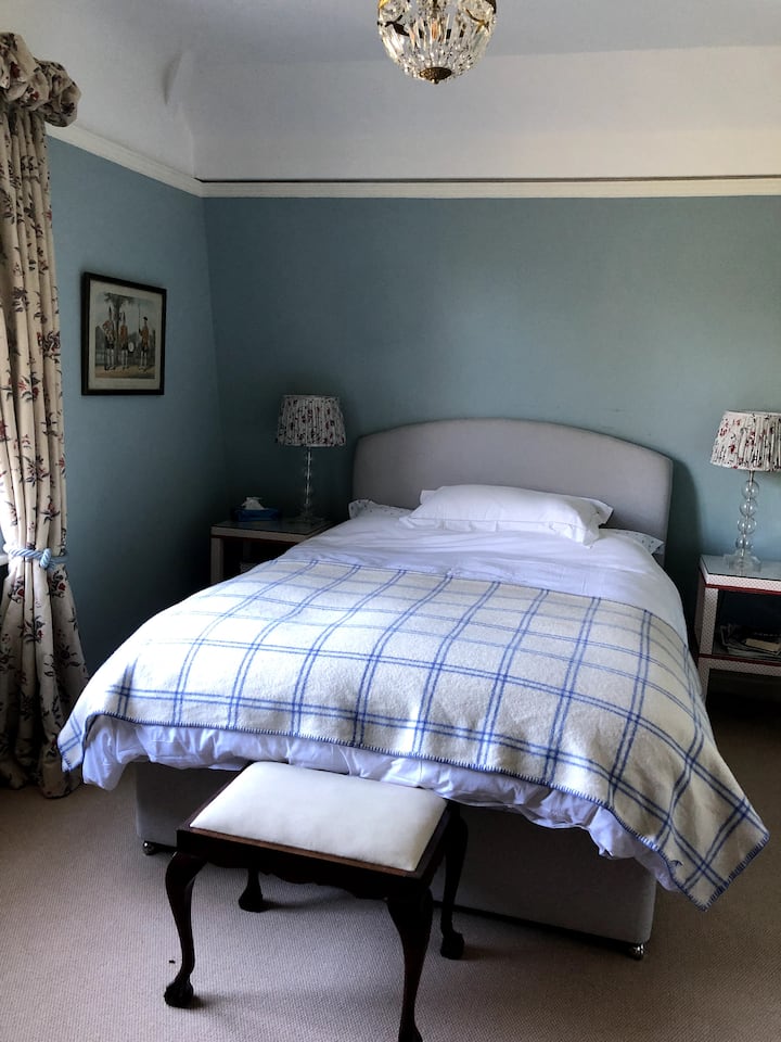 Comfortable Ramsbury B&b, Wiltshire With Views. - Marlborough