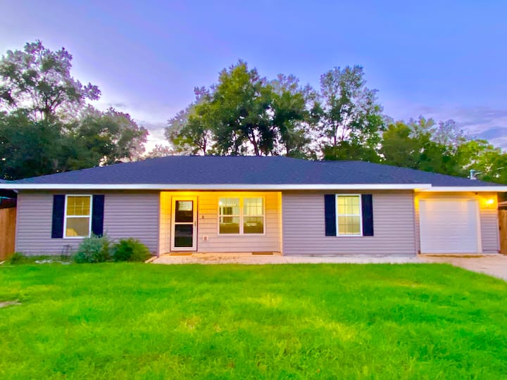Modern Spacious Comfy Home Short Walk To Rainbow - Dunnellon, FL