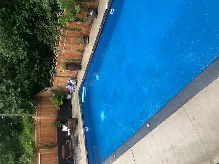 Cheerful 4 Bedroom 2 King Size Beds, 2 Queen Size - Gary, IN