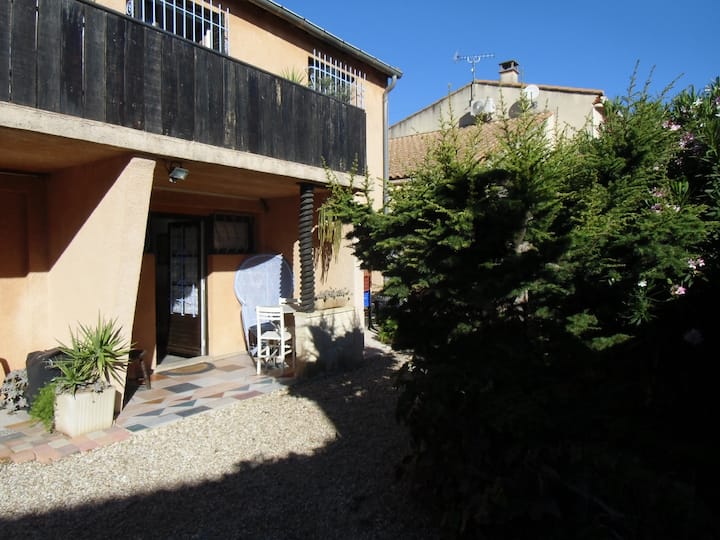 Charmant Meublé Dans Villa. - Beaucaire