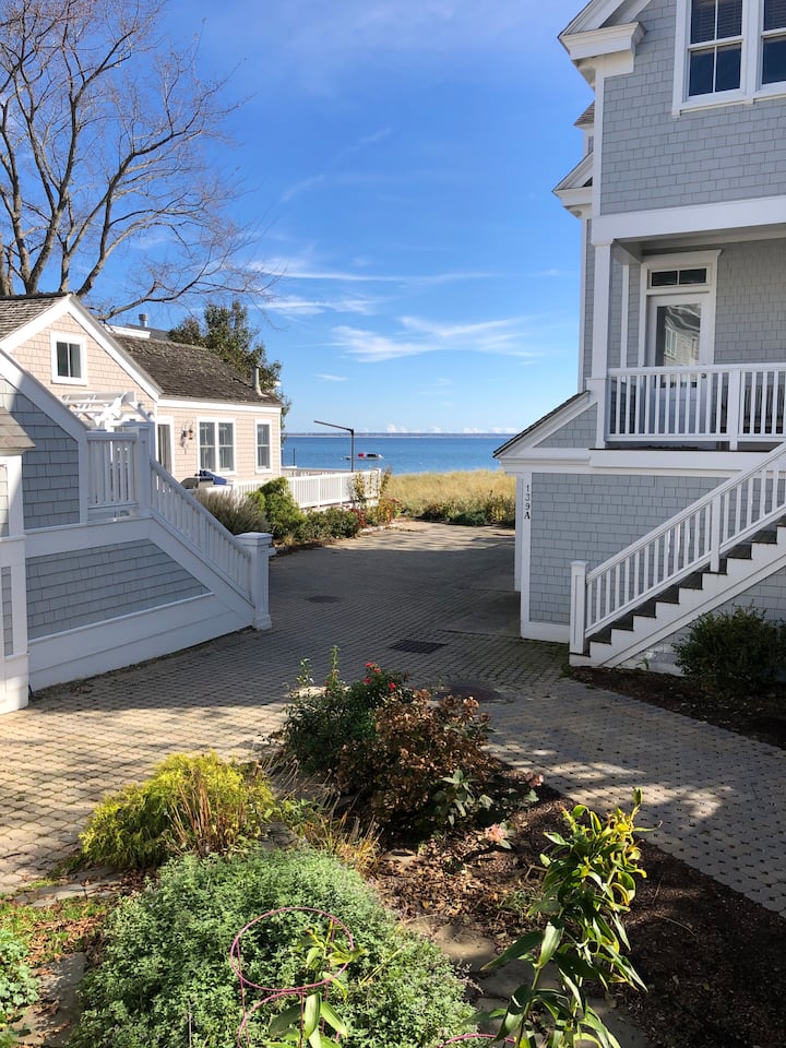 Charming 1-bed In Center Of Town With Bay Views! - Provincetown, MA