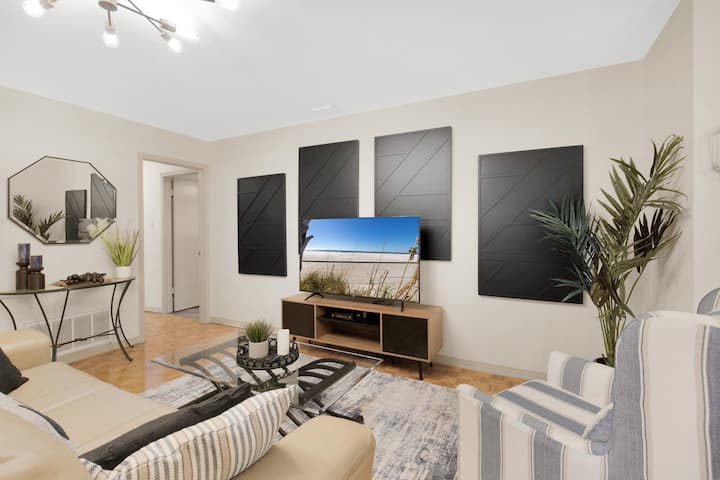 Stylish & Cozy Home Away From Home W/ Pool Table - Mobile, AL