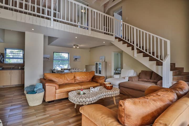 5-bedroom 3-bathroom Home Near The Beach. - Saint Helena Bay