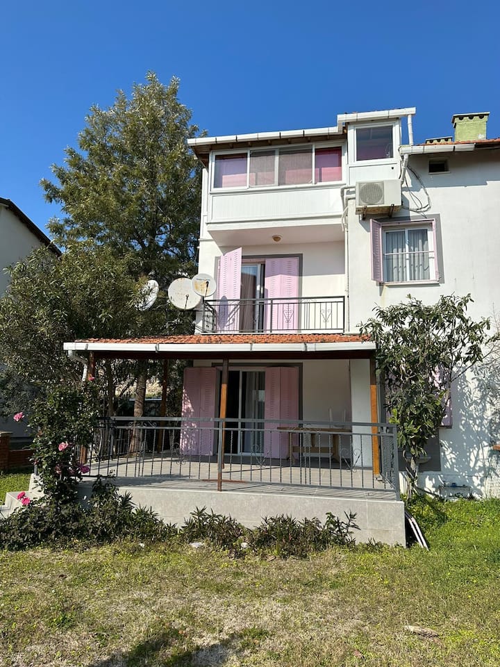 Sezonluk Kiralık Eşyalı Havuzlu - Seferihisar