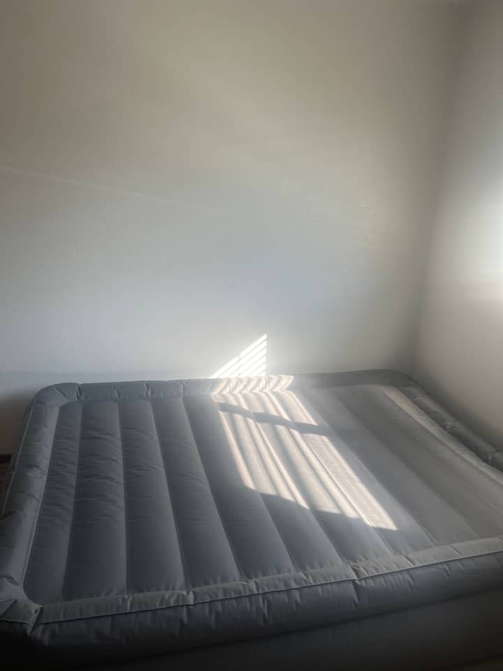 A One Bed Room With A Bathroom Downstairs. Firepit - Olympia, WA