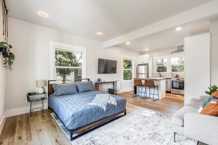 Remodeled Gorgeous Studio Unit In Downtown Tacoma - Tacoma, WA