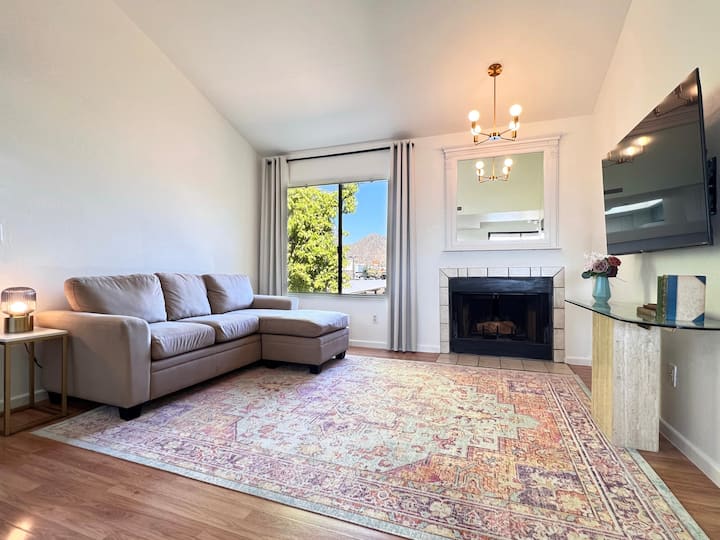 King Bed, 2 Full Baths & Mountain Views - Phoenix