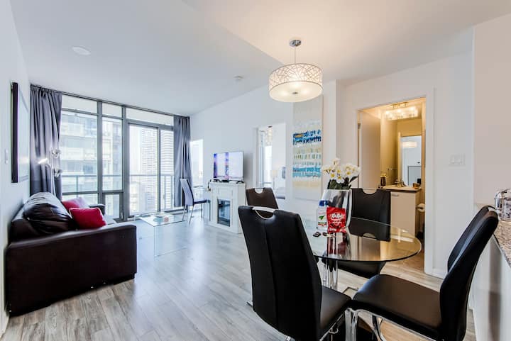 2 Bedroom 2 Bath Pet Friendly Condo & Free Parking - Toronto