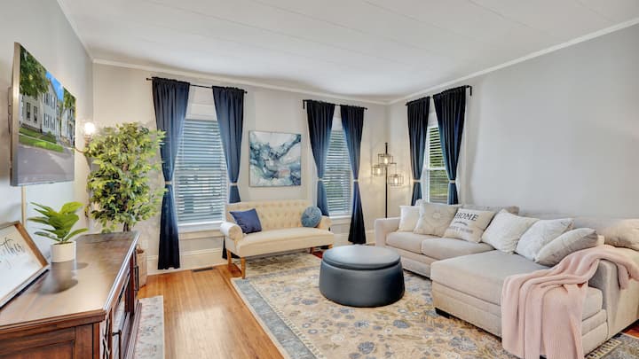Serene South Wedge Retreat W/ Free Wifi & Parking - Rochester, NY