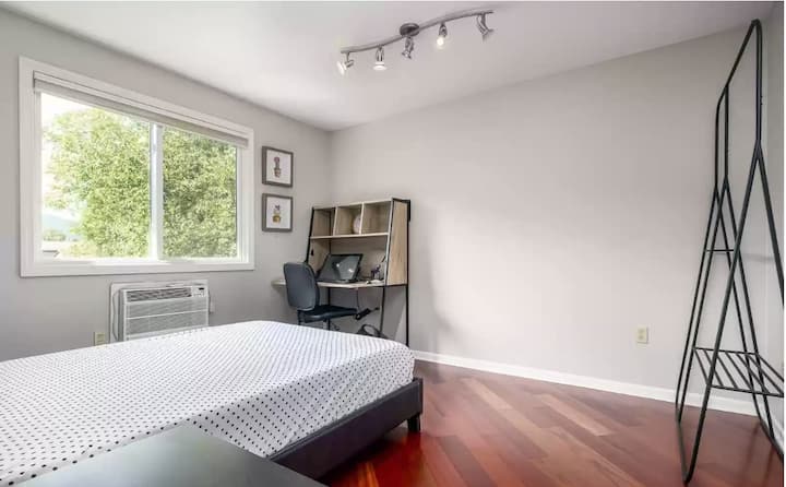 Lovely Room Available In Town Williamstown - North Adams, MA