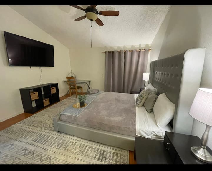 Nicely Designed 3 Bedrooms Near March Af Base. - Moreno Valley, CA