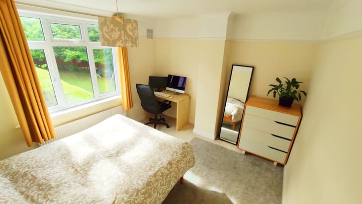 Two Bedroom House - Bristol
