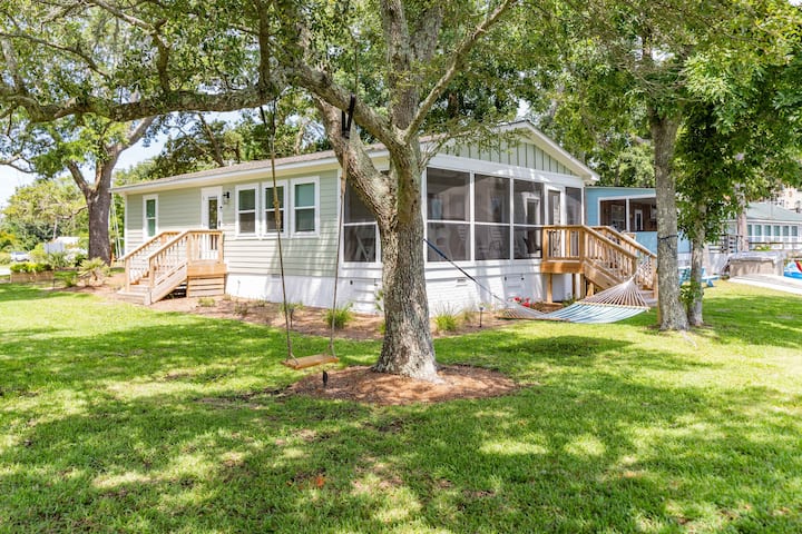 <Pinch Me>waterfront-renovated-surf City Cottage - Topsail Beach, NC