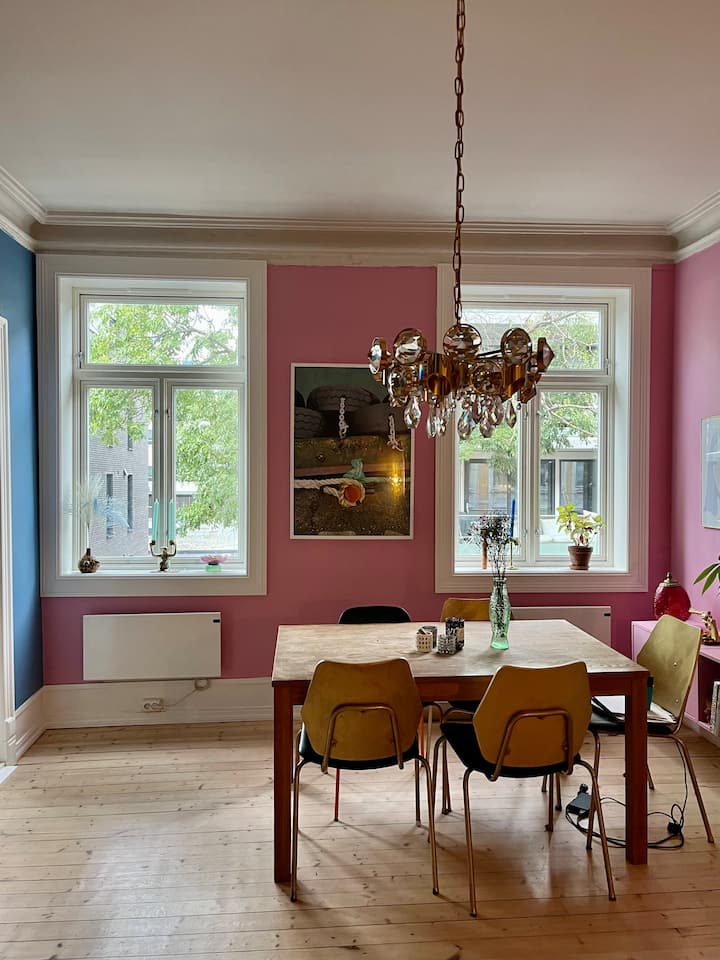 Central Design Apartment With Fireplace - Oslo