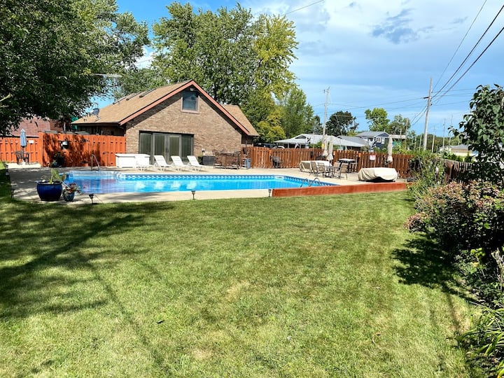 Private 4-bedroom Villa With Seasonal Pool/hot Tub - Kelleys Island, OH