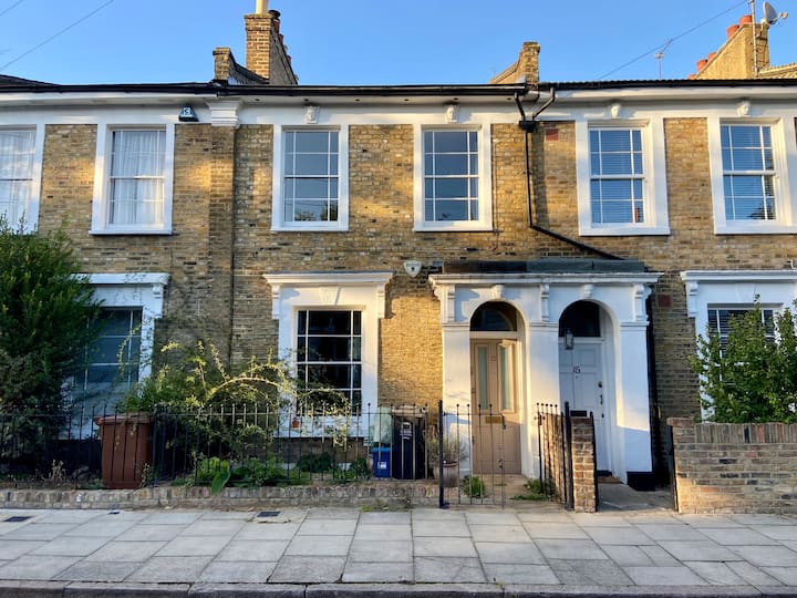 Two Bedroom Georgian Townhouse With Garden - Londres