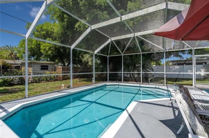 Cheerful 3 Bedroom Home With Pool - Venice, FL