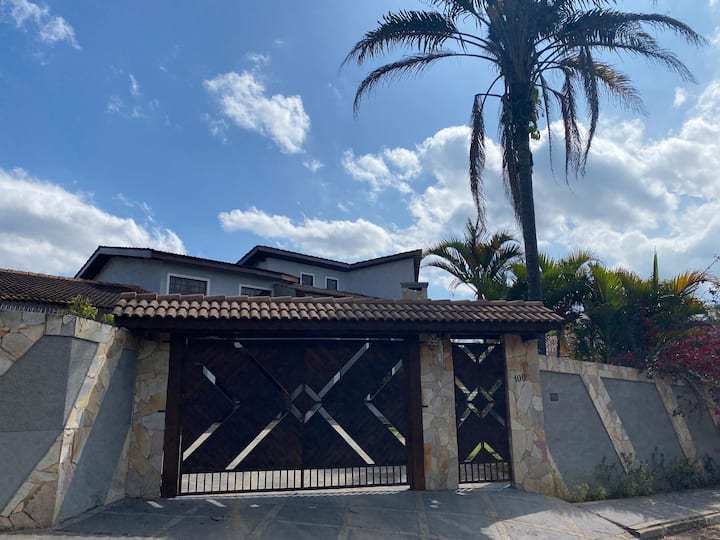 Casa Com Piscina Climatizada Em Condomínio Fechado - Atibaia