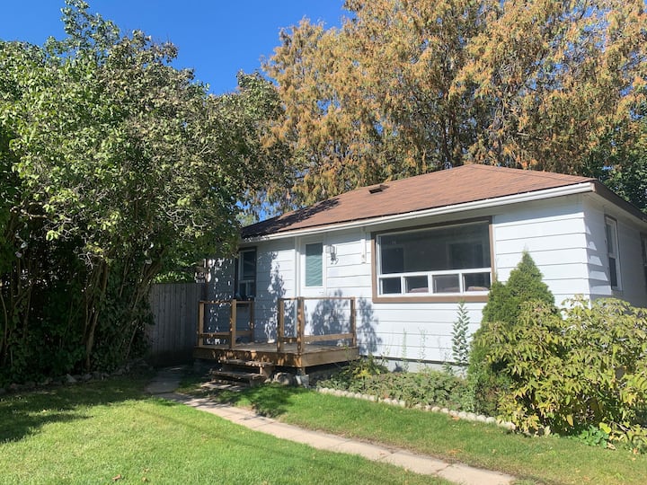 Entire 2 Bedroom Bungalow,backyard,kitchen,privacy - Orangeville