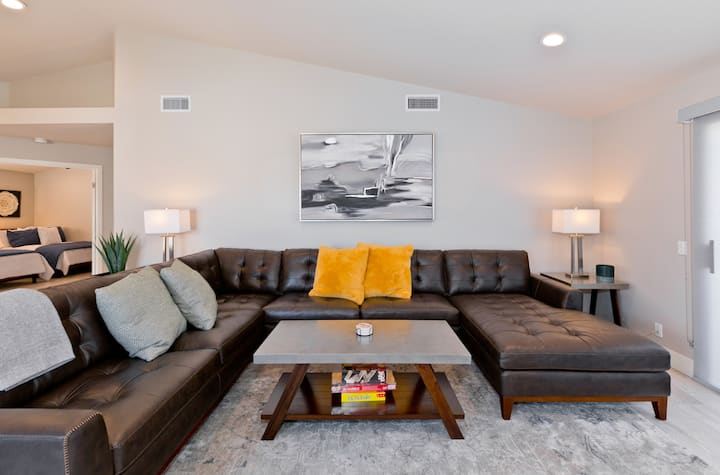 Luxury Getaway - Casa Vaugeois - Palm Desert, CA