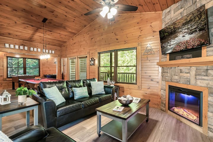 5 Min To Dt Gatlinburg, New Hot Tub, Game Room, Fireplaces, Resort Pool - Tennessee