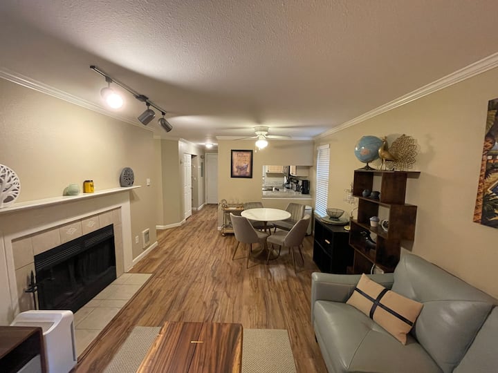 Enchanting 2 Bedroom Kirkland Condo - Kirkland, WA