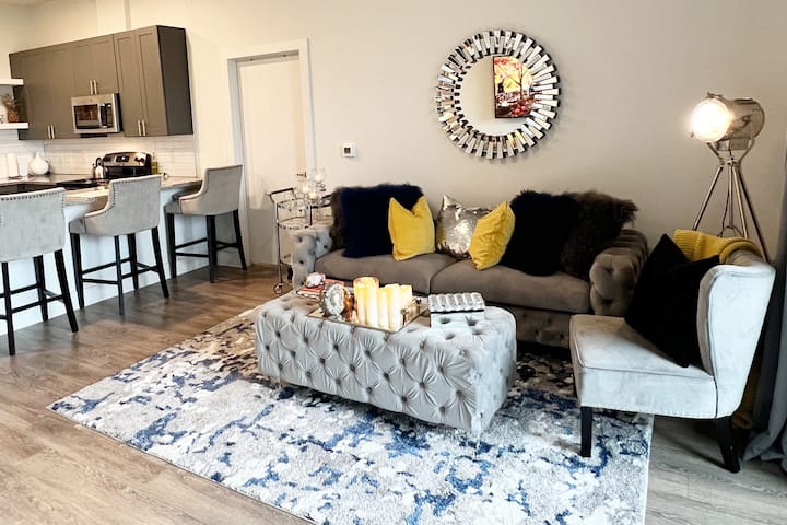 Upscale Luxurious 2br North Austin * King Bed - Pflugerville, TX