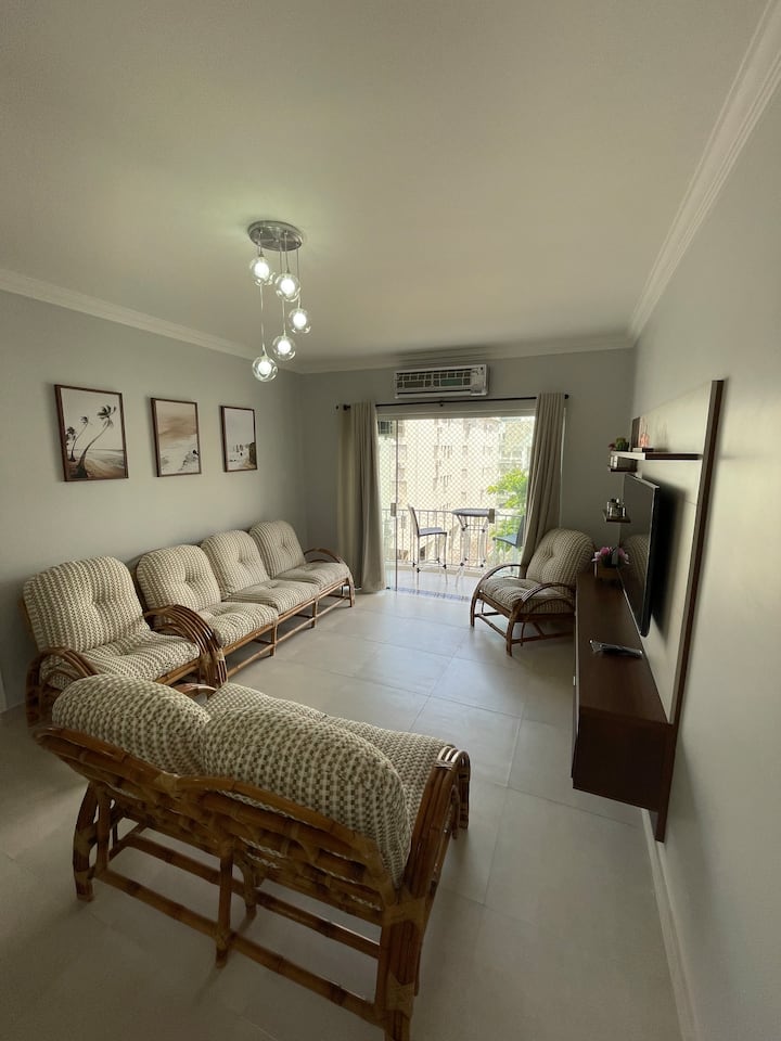 Apto. Encantador, Recém Reformado, à 200m Da Praia - Guarujá