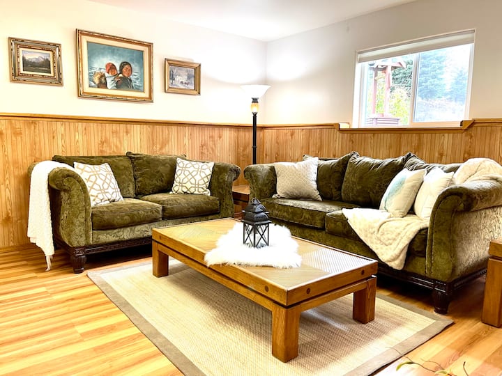 Valley View Country House
Newly Remodeled - Alaska