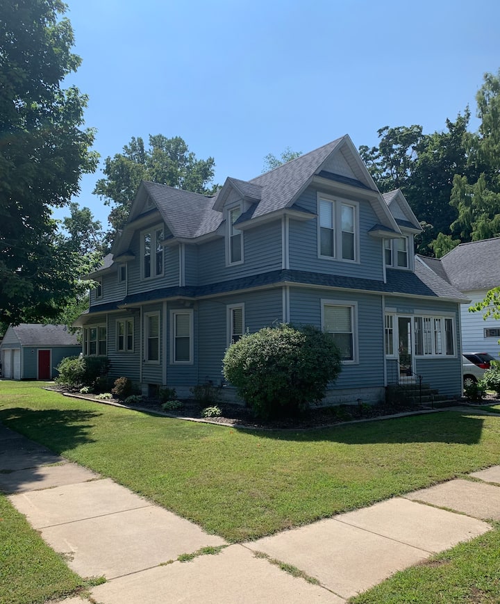 Beautifully Restored 5 Bedroom/2 Bathroom Home! - South Haven, MI
