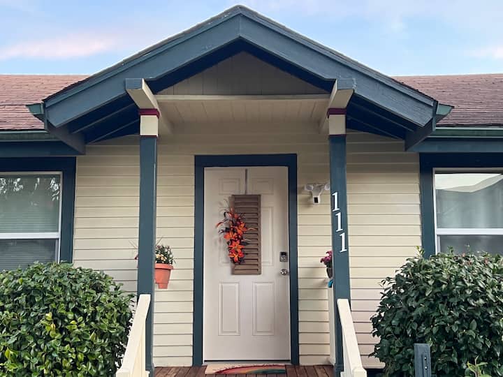 30 Days+ Family & Dog Friendly 2br, 2 Ba Cottage - Port Angeles, WA