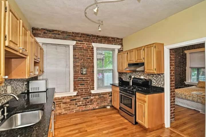 4bd/2ba W/ 2 King Beds! Near Airport And Subway. - Boston, MA