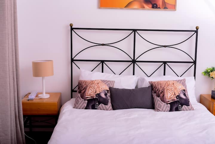 The African Element 6 Sleeper Apartment - Johannesburg