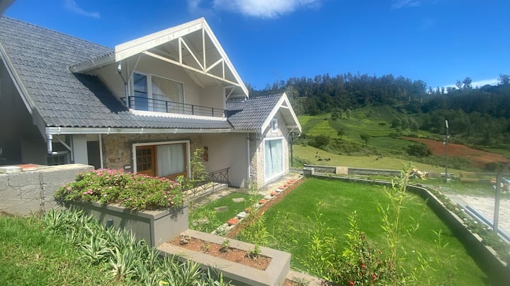 Lake Facing Luxury Villa 2 In Lush Greenery Ooty - Ooty