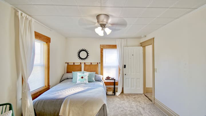 Artsy And Modern Studio. - Red Wing, MN