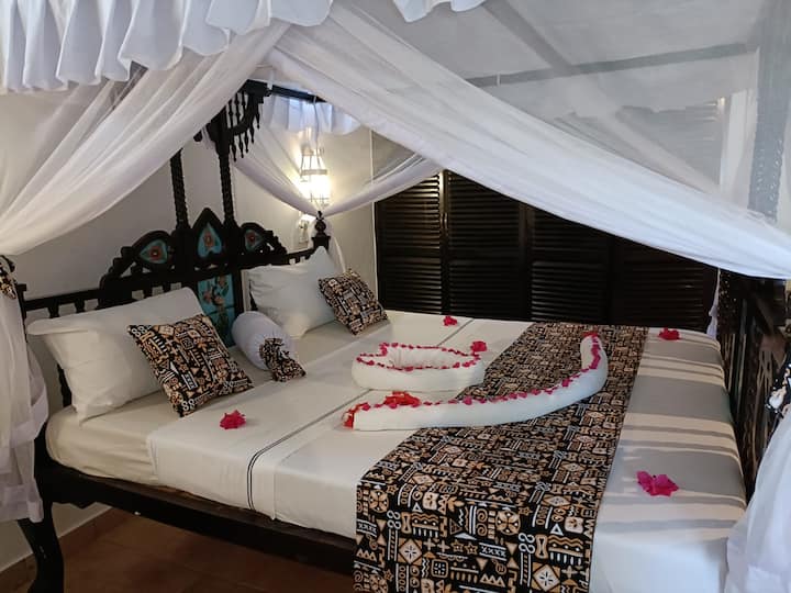Tichi Villa - Diani Beach- 5br With Air Condition - Diani Beach