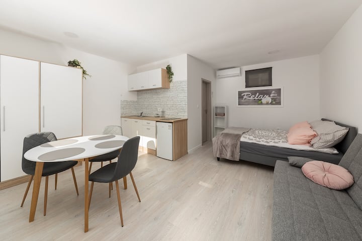 Berni | Stylish Apt. Wifi & Parking | Near Center - Ljubljana