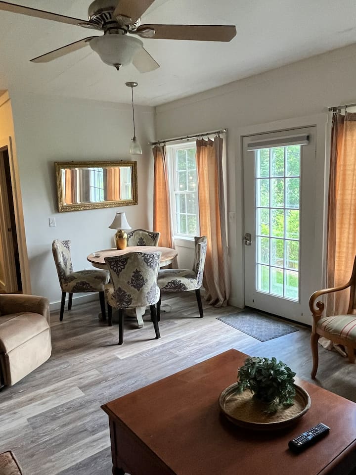 Lovely 1 Bedroom Private Apartment In Northport - Camden, ME