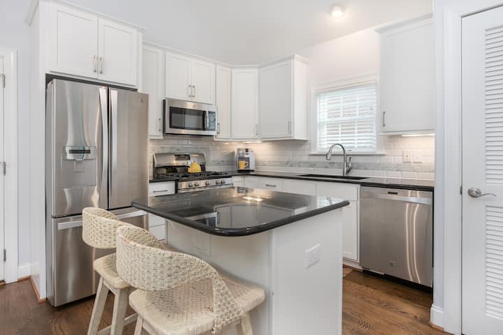 Cozy Sunlit Guesthouse In Charming Carriage Hills - Greensboro, NC