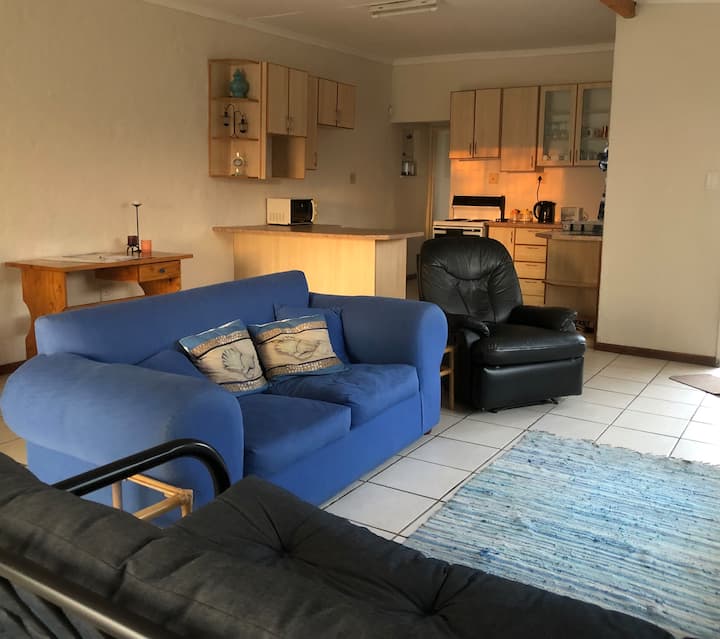 Perfectly Located 1 Bedroom Flat - Windhoek