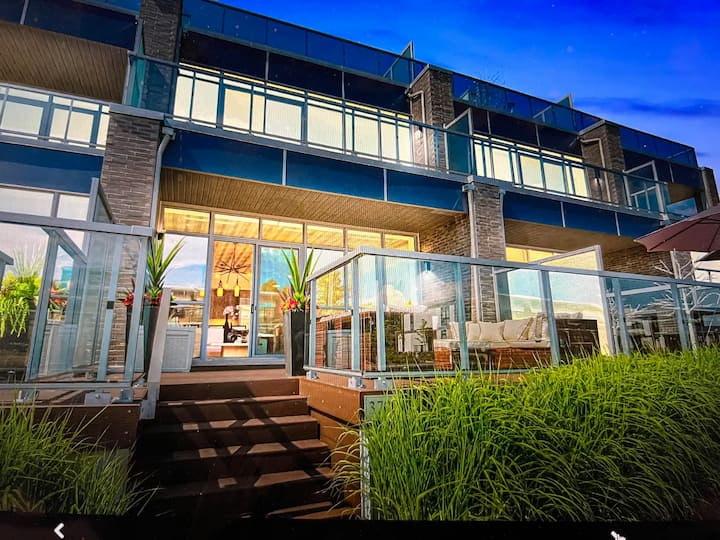 Luxury Designer Townhouse At Friday Harbour - イニスフィル