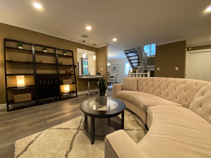 Spacious Townhouse Next To Uconn Health - Farmington, CT