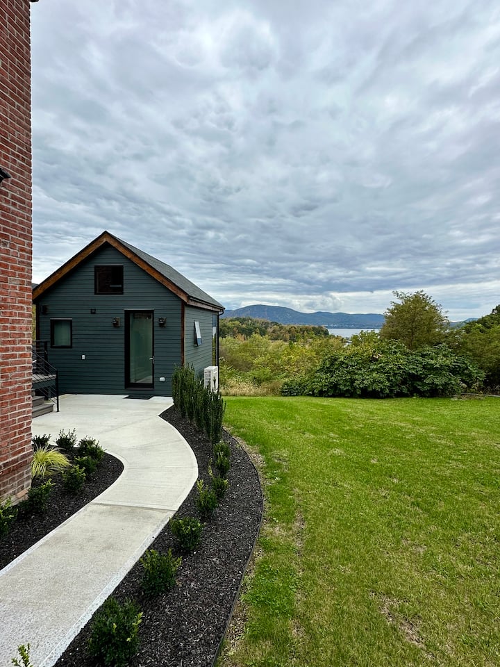 A Modern Barn On The Hudson River - Beacon, NY