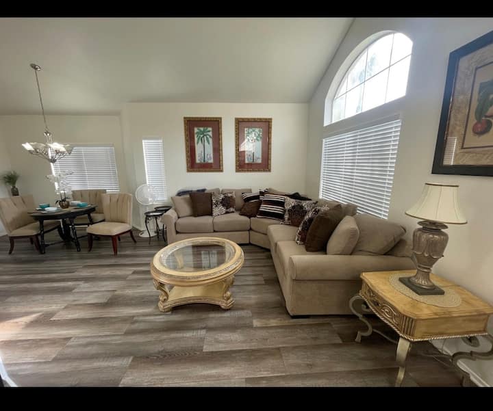 Family - Friendly 4br | Outdoor Kitchen & Jacuzzi - Riverside, CA