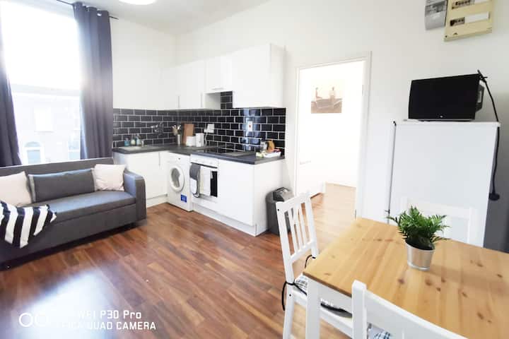 Bright 1 Bedroom Apartment*fast Wi-fi & Tv. - Dublin