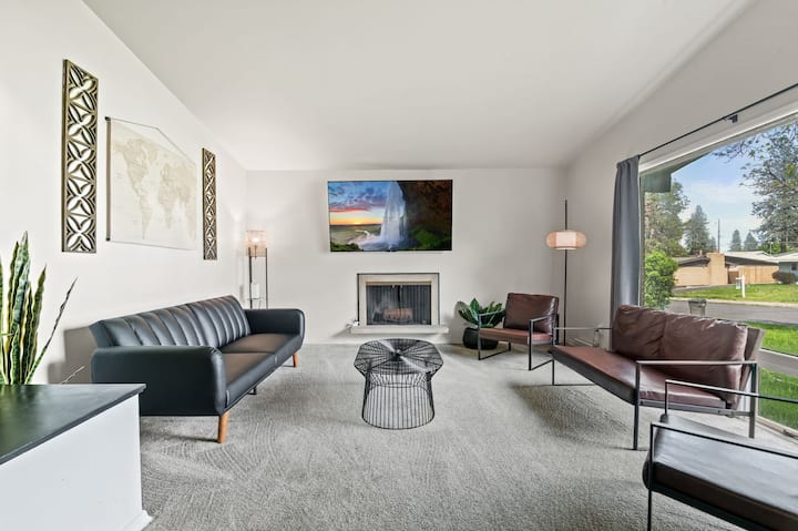 *Karaoke Bar* Mid-century Modern Rancher - Spokane, WA