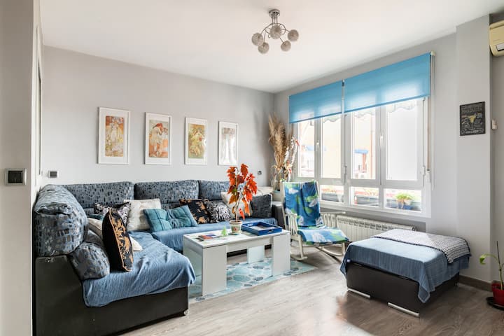 Amplia Habitación Y Baño En Piso A 15 M De Sol. - Madrid