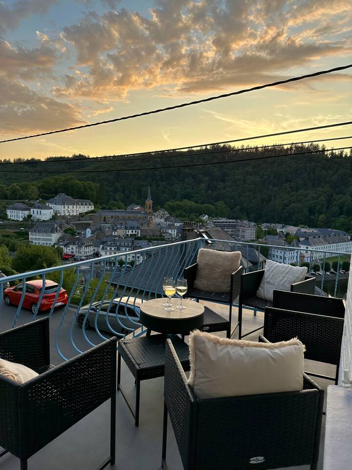 Le Chalet Is A Large 3-bedroom Villa In Bouillon - Bouillon