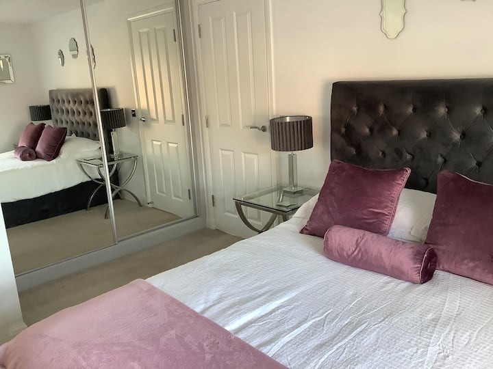 Kingsize Bed With Ensuite - Wantage